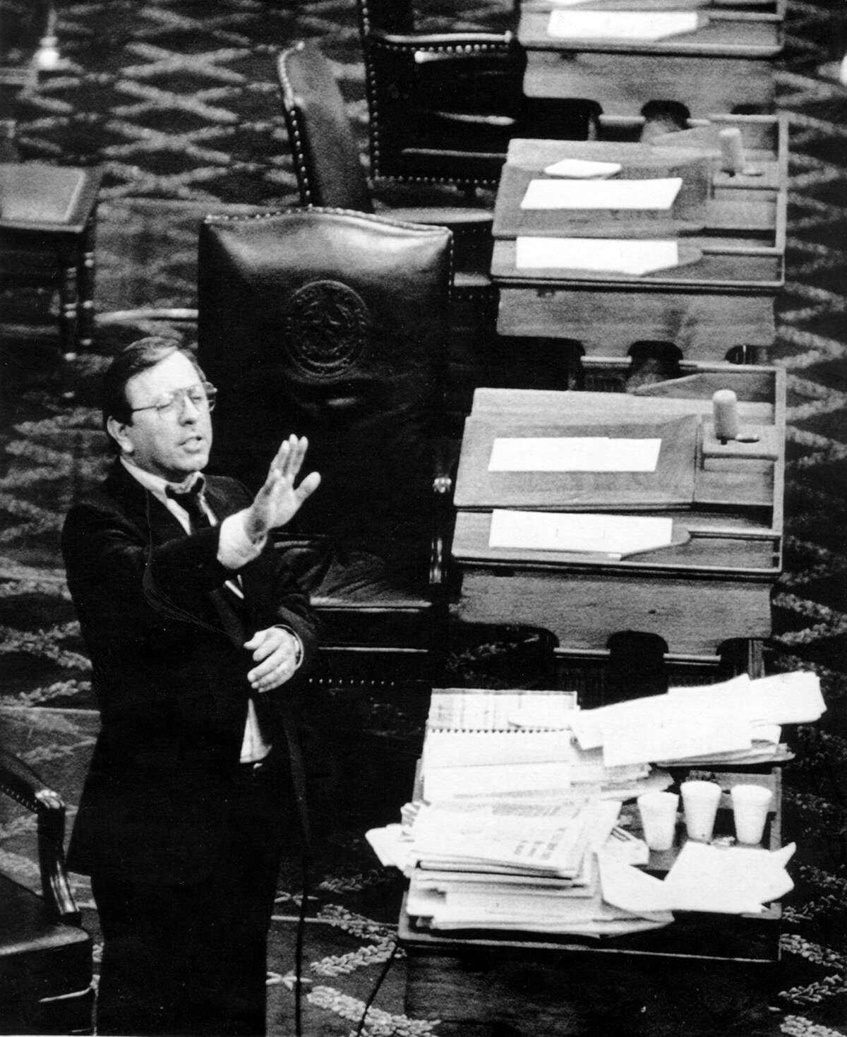 Longtime state Sen. Carlos Truan dies