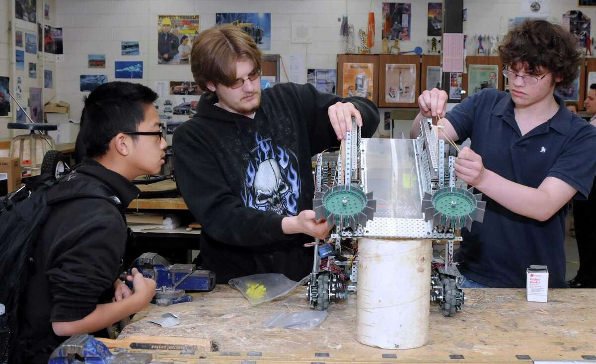 Robotics team to go to world competition