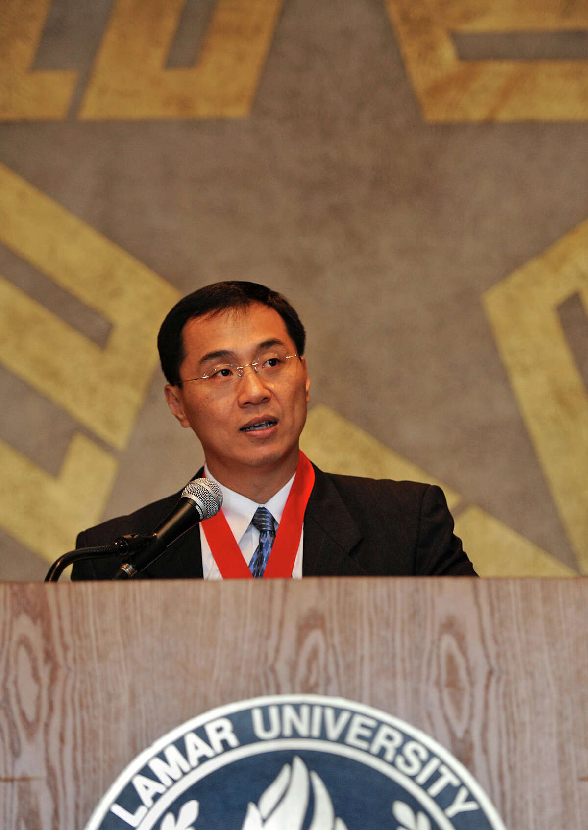 Jerry Lin named LU's 2012 professor of the year