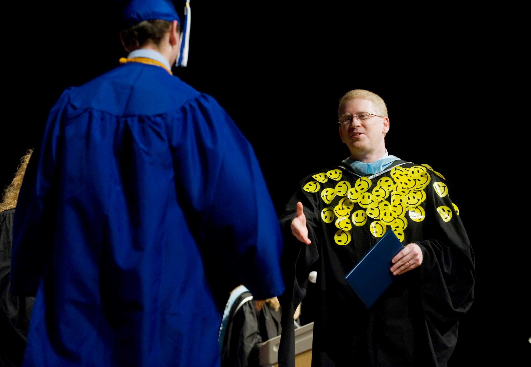 Darien High School principal to step down