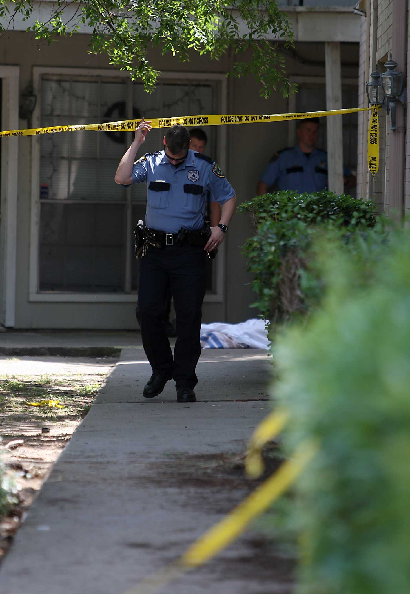 1 killed, 1 injured in north Houston shooting