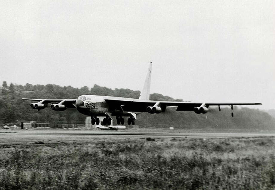 Boeing B-52 gets new feature - seattlepi.com