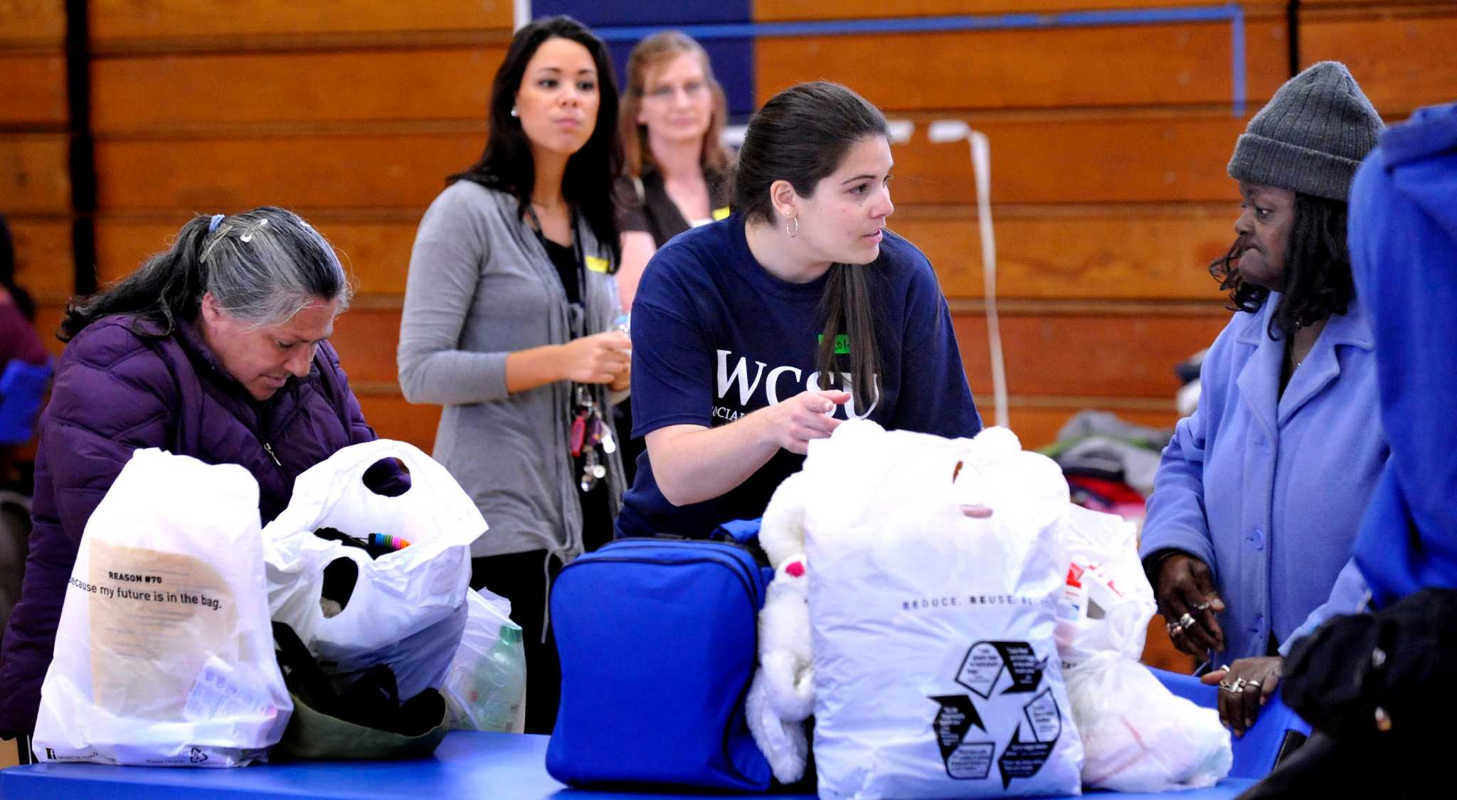 University students help city's homeless