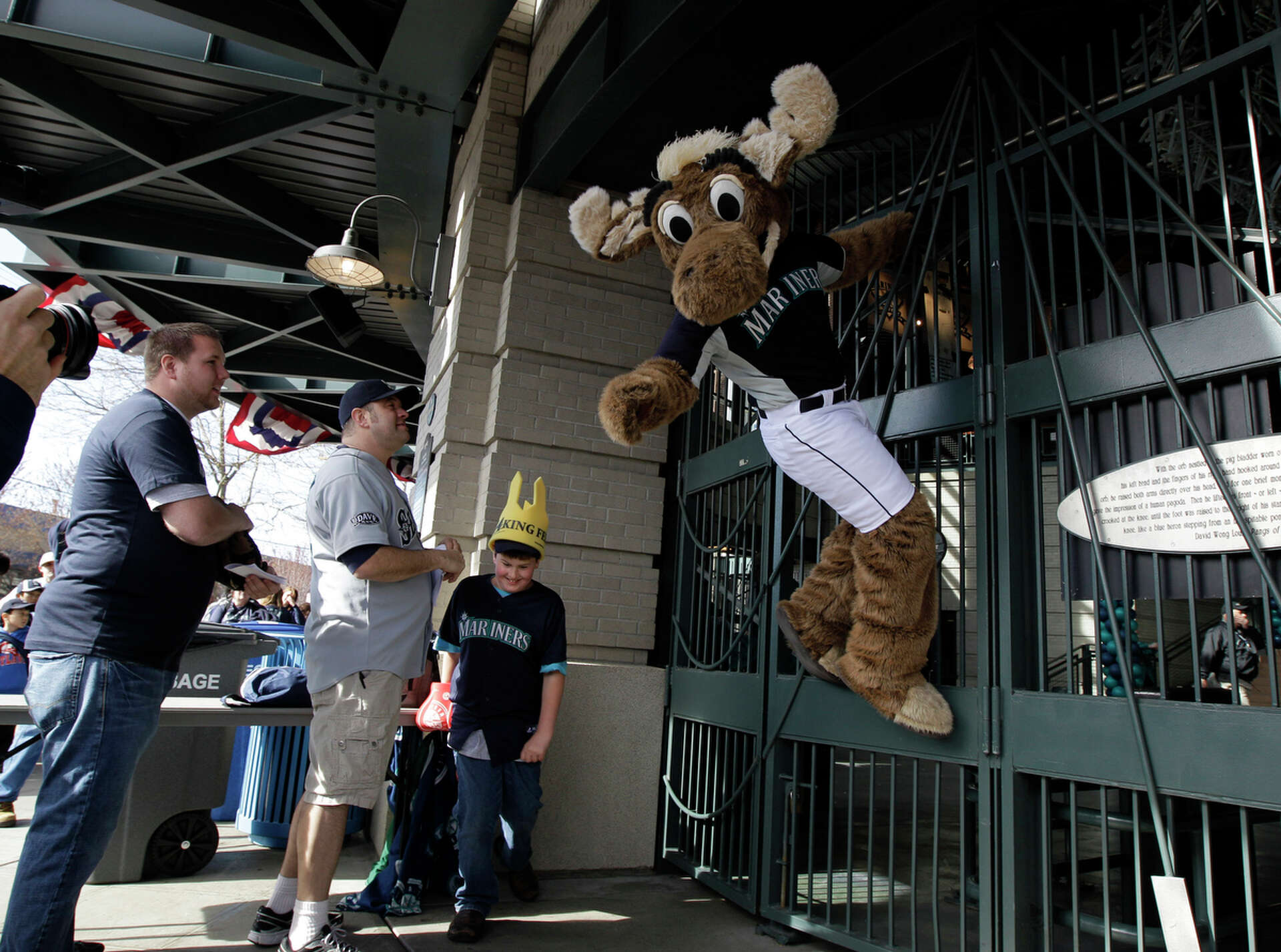 Mariners Opening Night: A visual feast