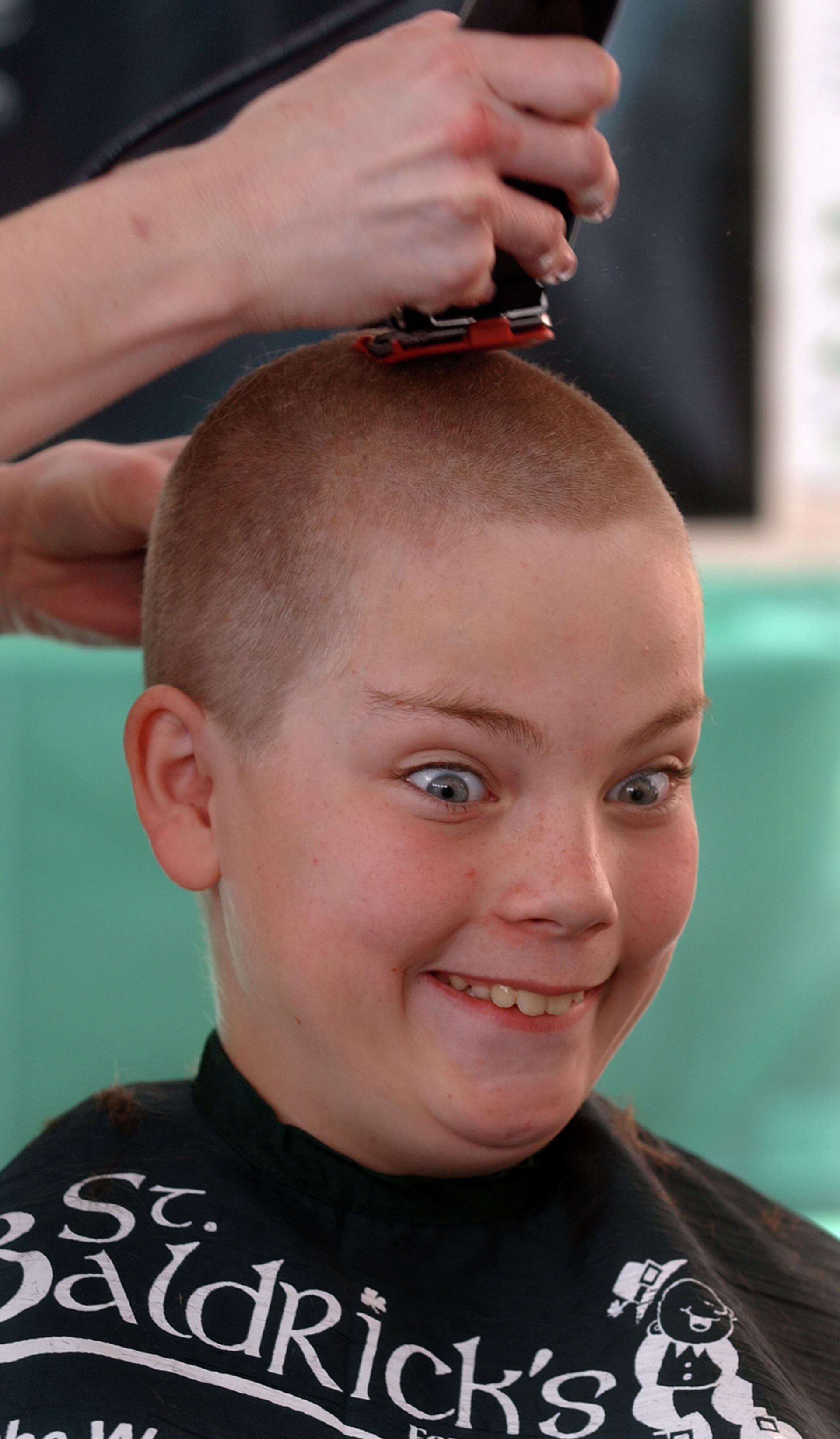 Shaving hair: A step ahead against cancer