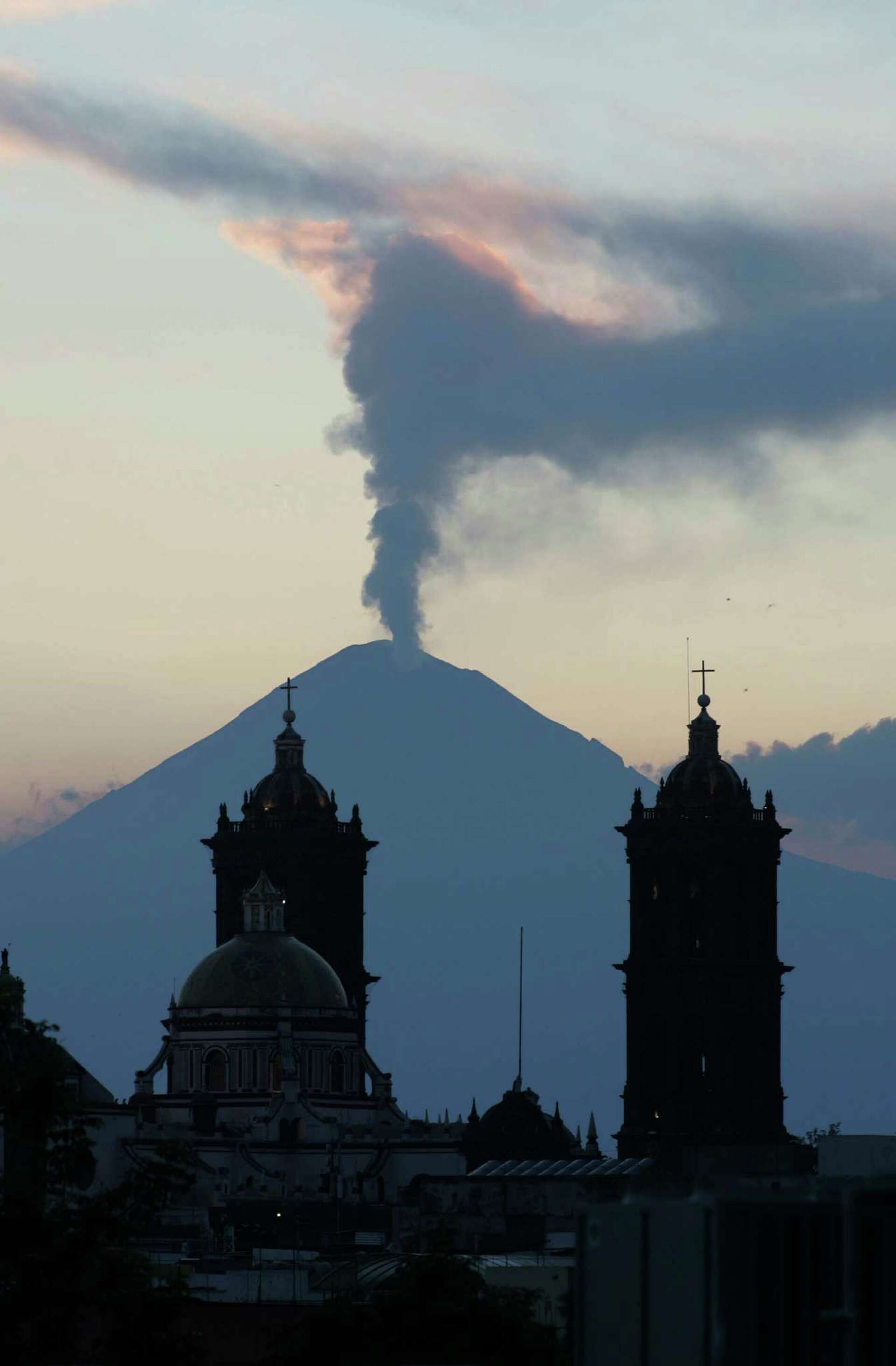 Mexicans on alert as volcano rumbles to life