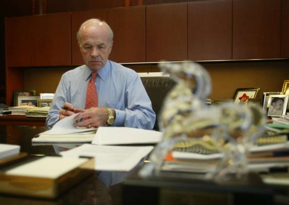 Former Enron CEO Jeff Skilling out of prison, sent to halfway house ...