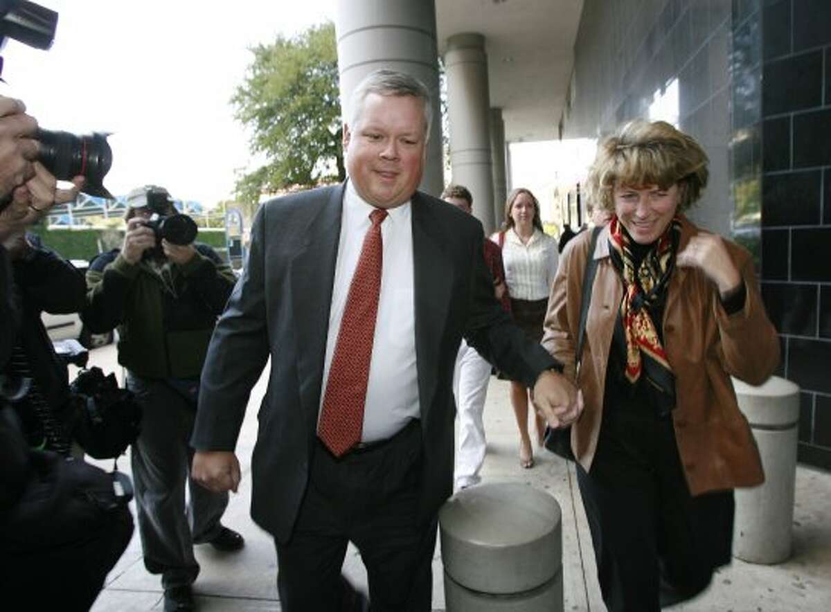 Former Enron CEO Jeff Skilling out of prison, sent to halfway house