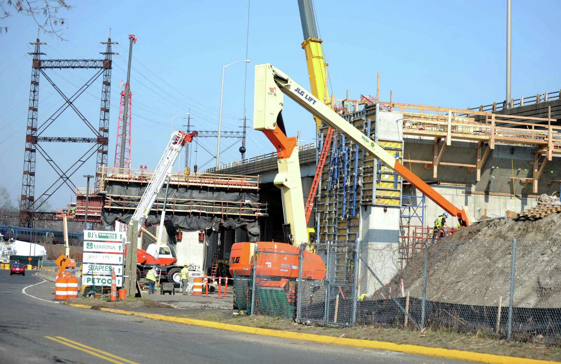 State halts construction at Moses Wheeler Bridge