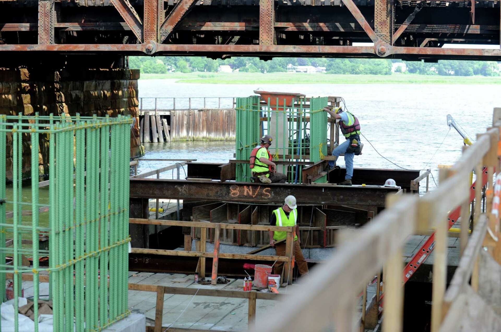 State halts construction at Moses Wheeler Bridge