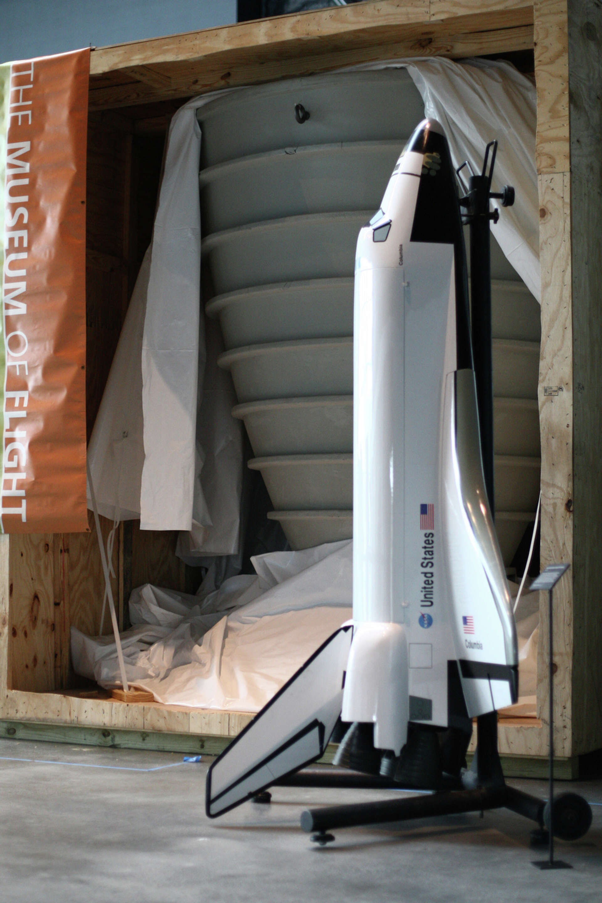 Space shuttle trainer starts to arrive at Museum of Flight