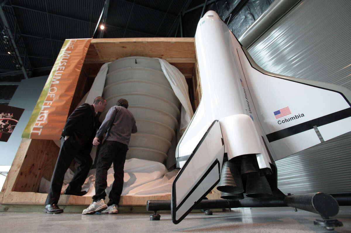 Space shuttle trainer starts to arrive at Museum of Flight