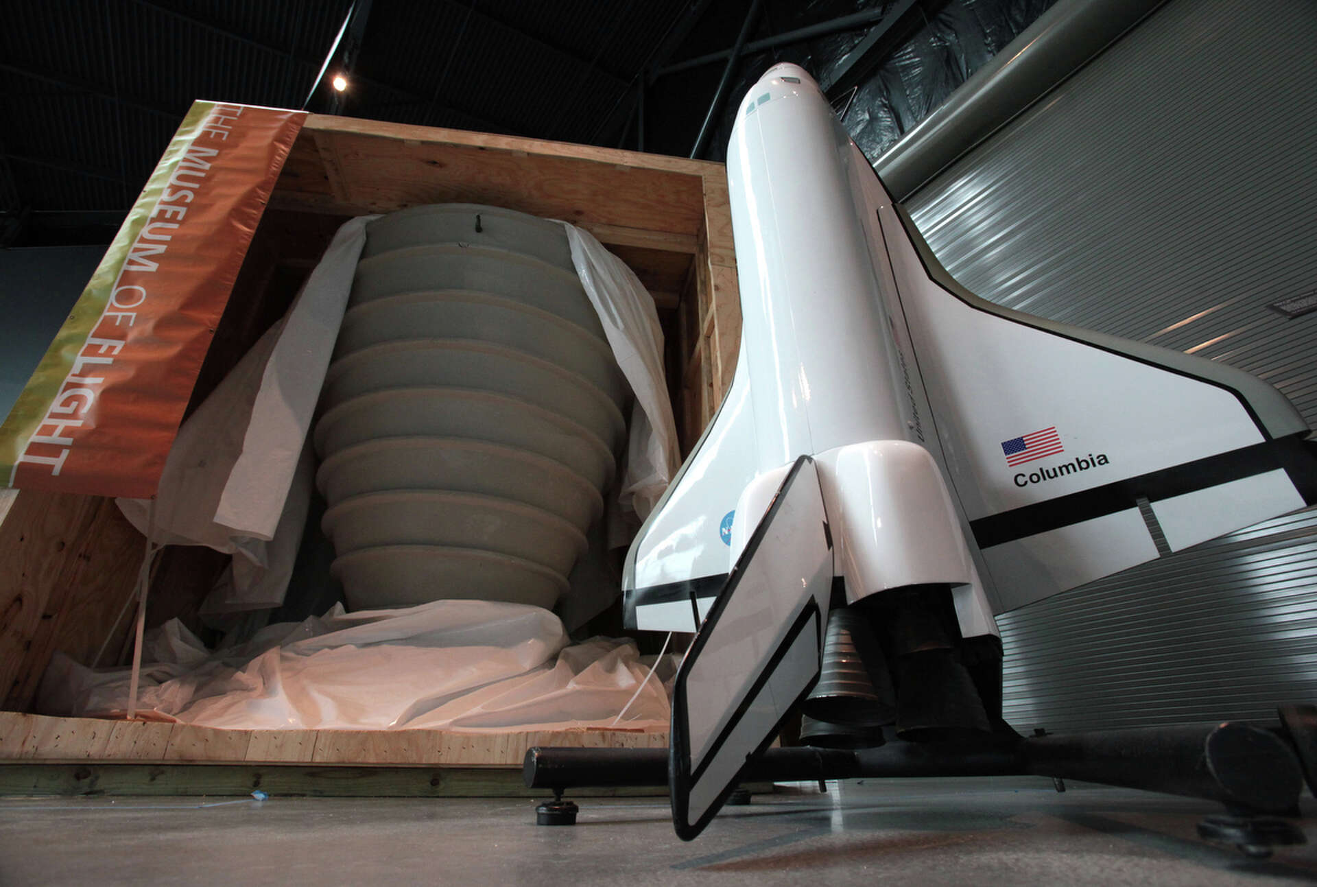Space shuttle trainer starts to arrive at Museum of Flight