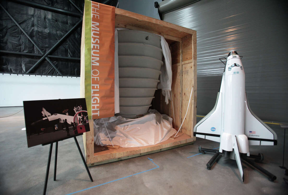 Space shuttle trainer starts to arrive at Museum of Flight