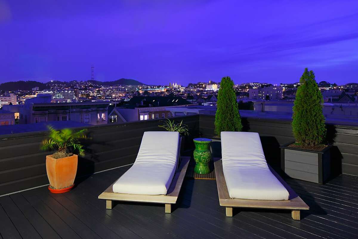 Pacific Heights condo has private yard, roof deck