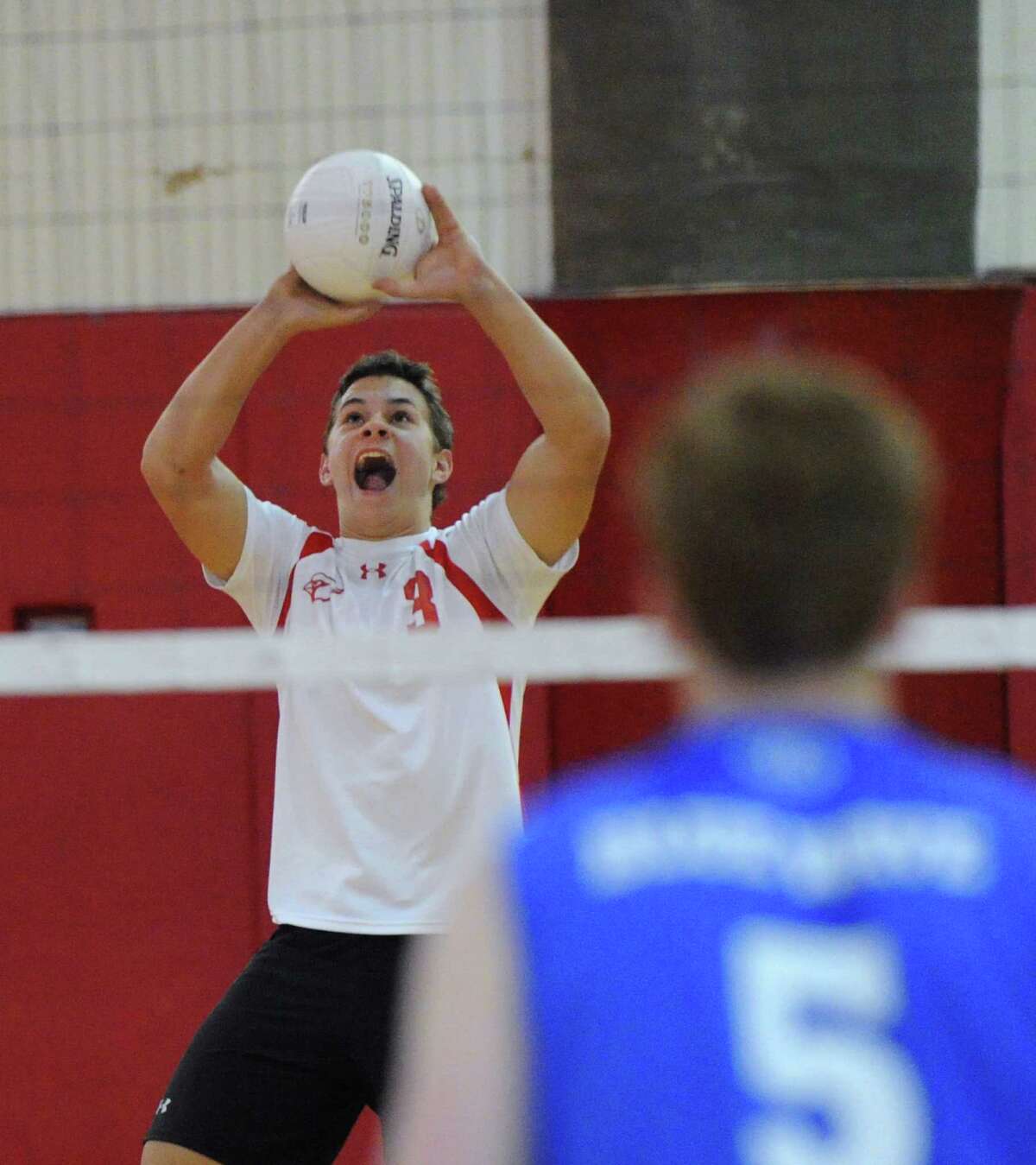 Darien boys volleyball sweeps Greenwich