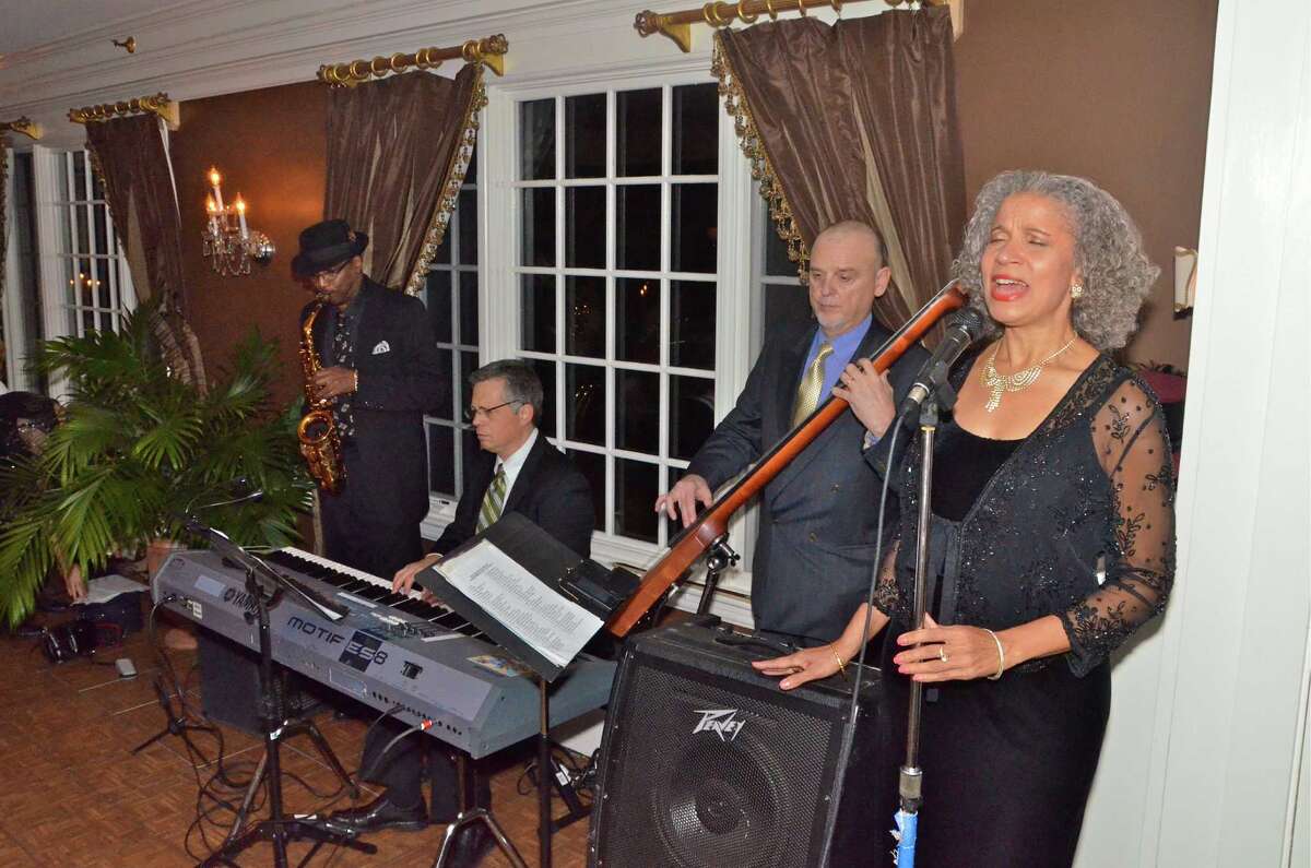 Roger Sherman hosts Titanic dinner on 100 year anniversary