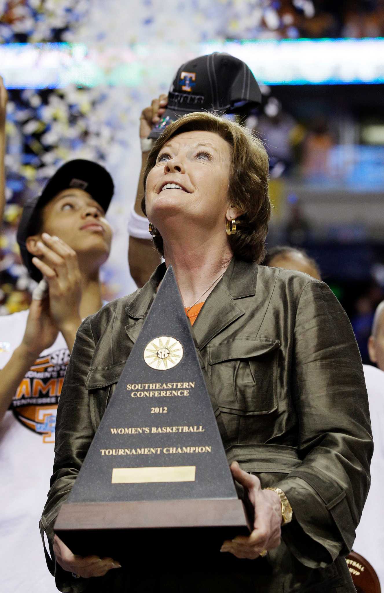 Summitt decides to leave sideline