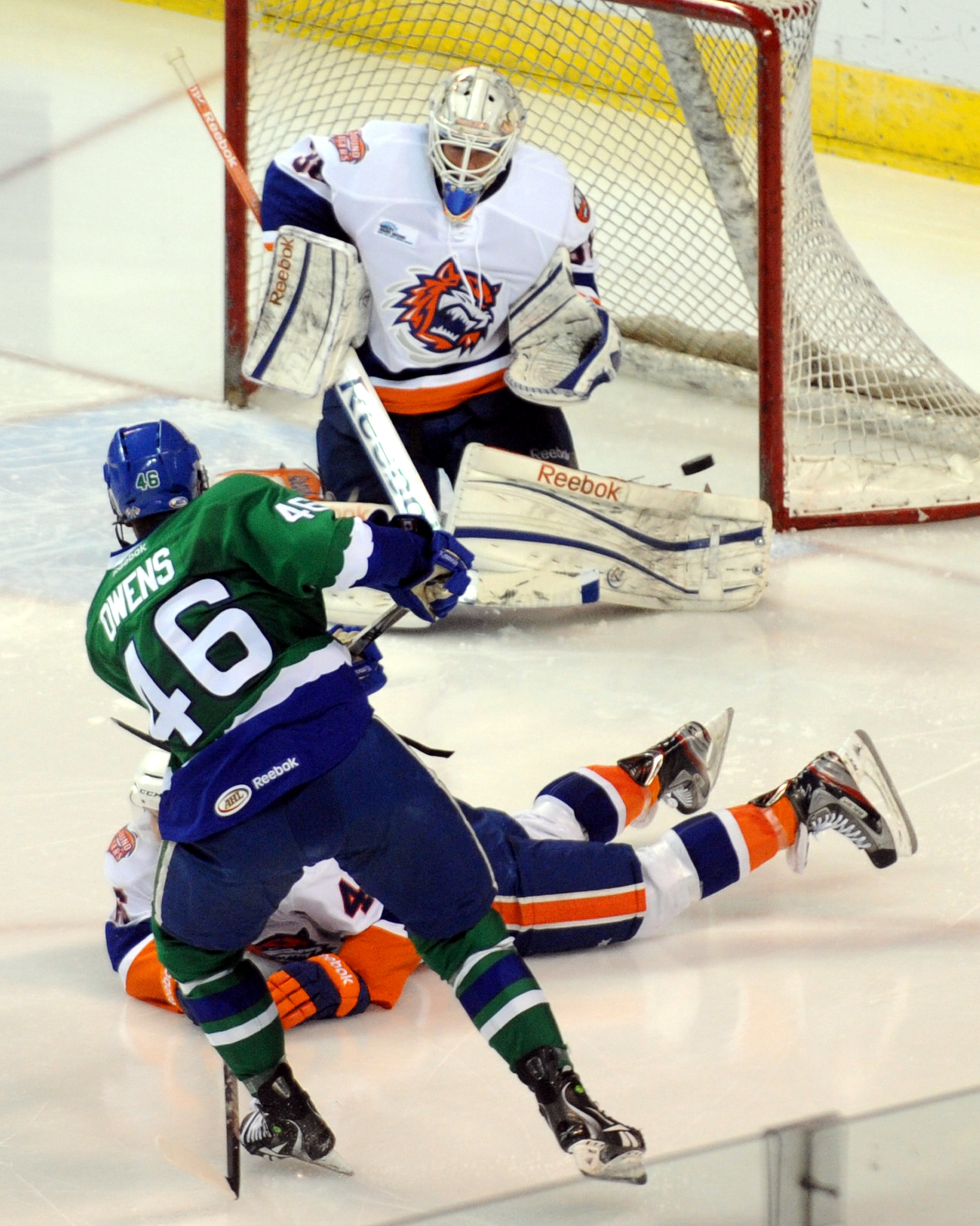 Talbot, Connecticut Whale deny Sound Tigers in Calder Cup playoff opener