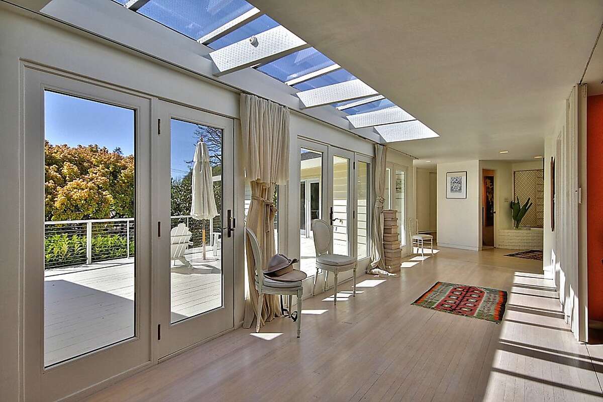 '50s-era Contemporary offers lots of space, secluded tranquillity in ...