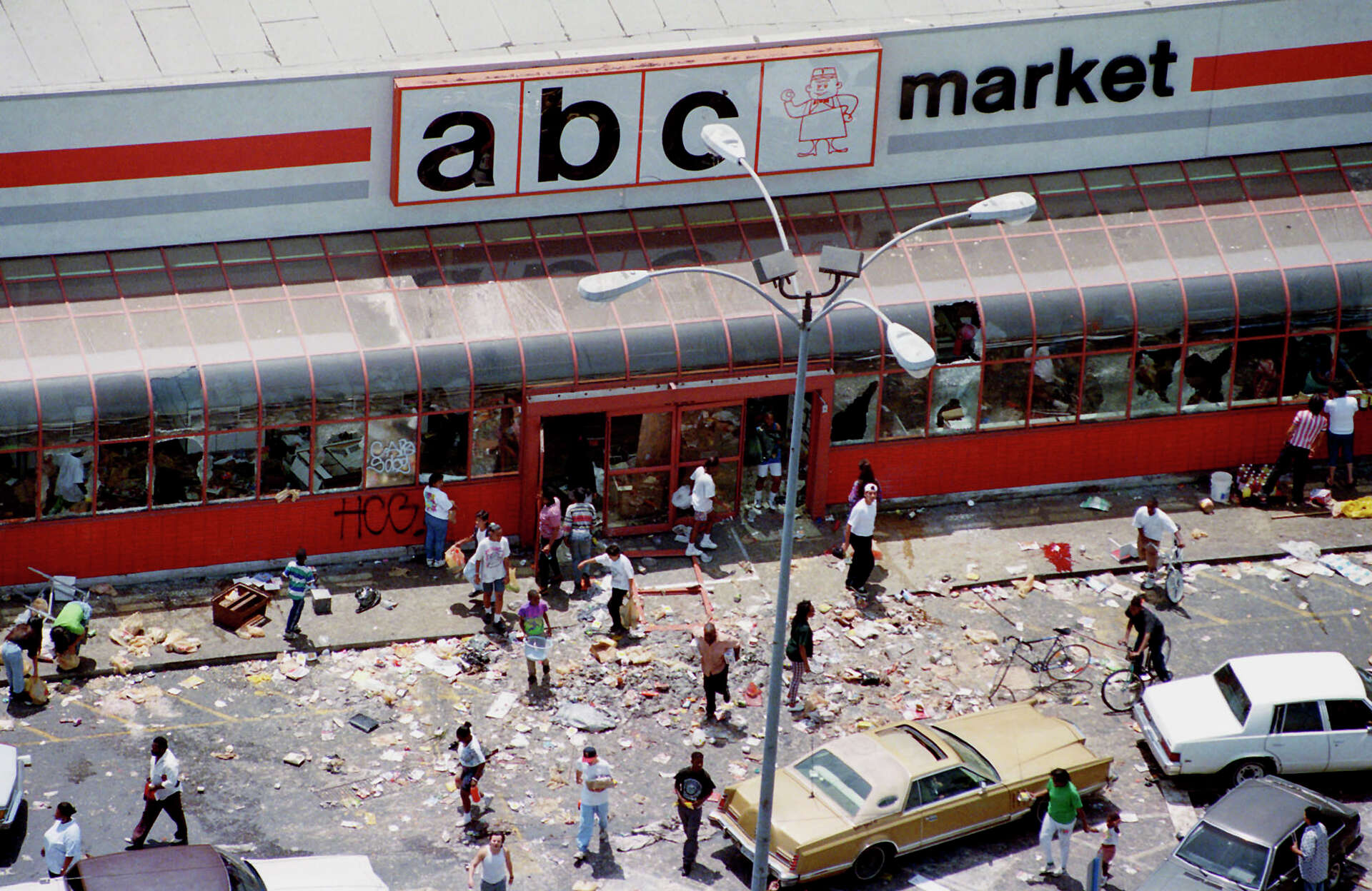 World photos 20 years ago: Rodney King riots, Bosnian War and more