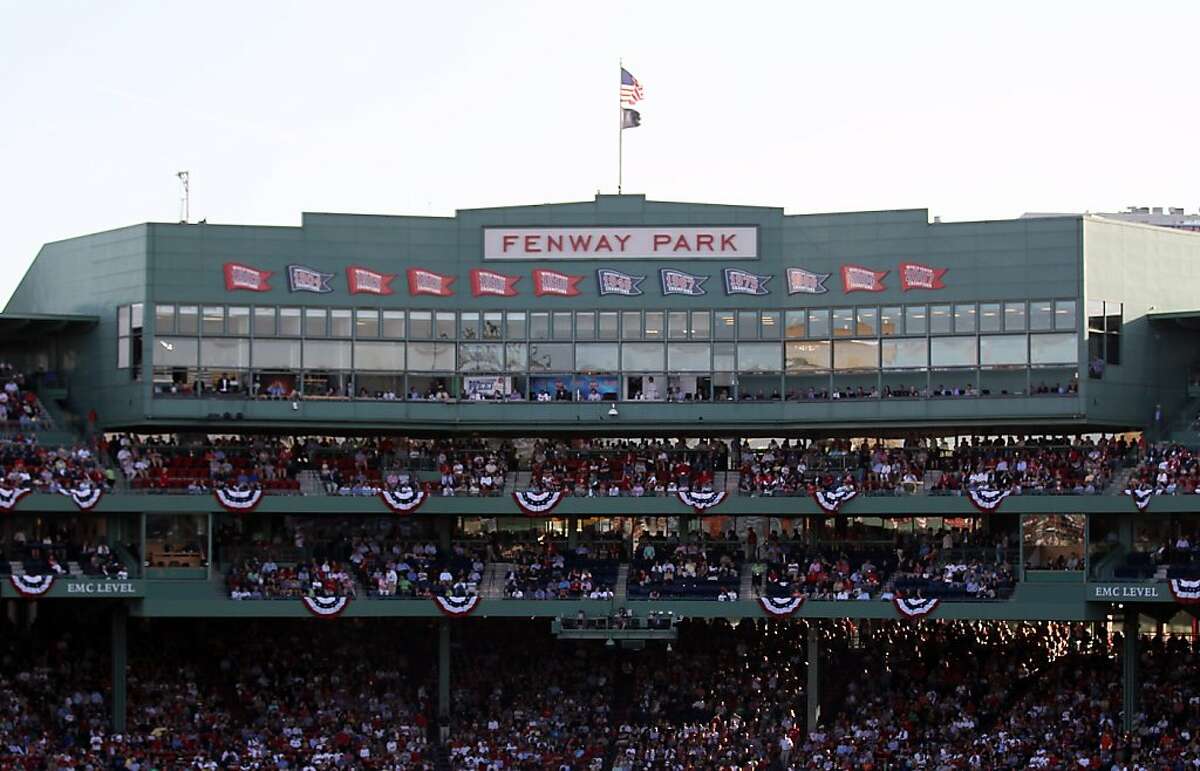 Red Sox greats help Fenway Park turn 100 in style