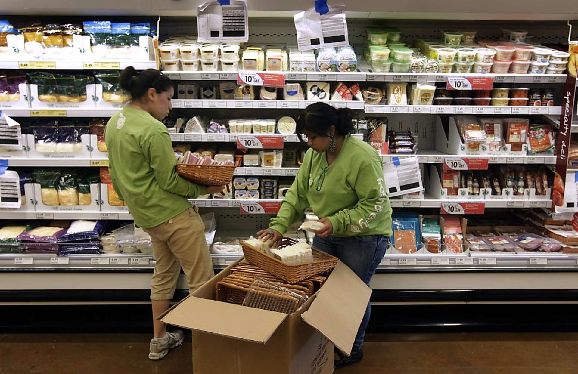 Fresh & Easy grocery stores may be closed