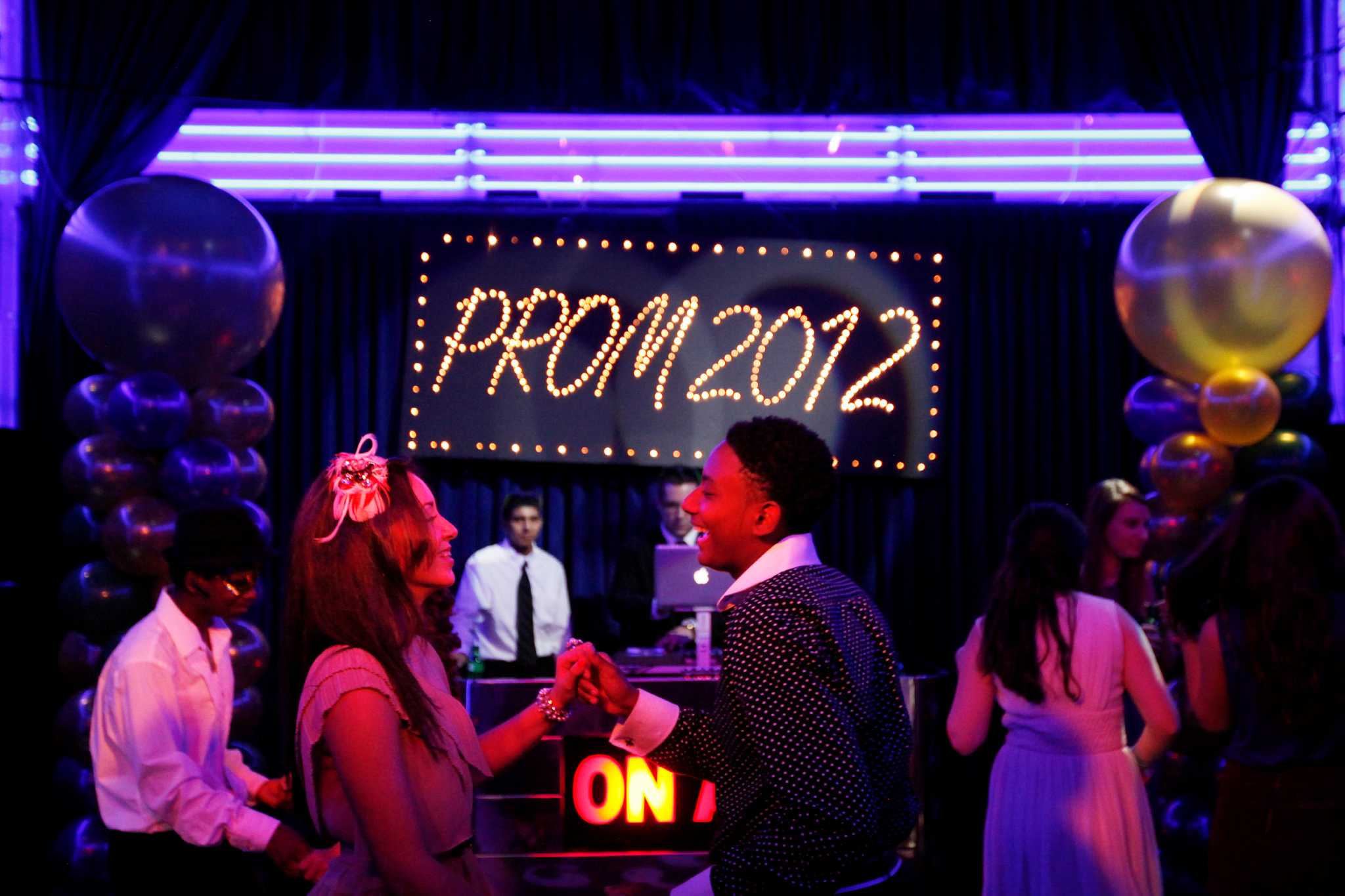 Teen patients at Texas Children's have a happy prom