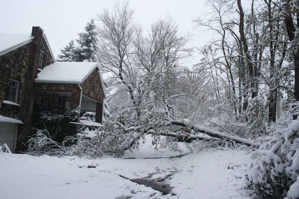News of the world in photos: April snow in Northeast