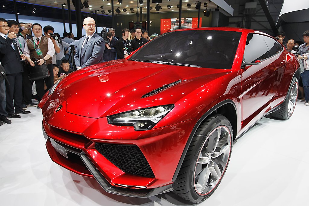 Automakers unveil new models at Beijing show