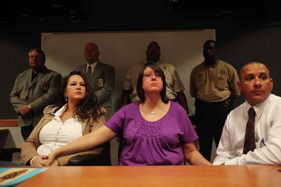 Juror "noticeably upset" with images from crime scene of dead teen