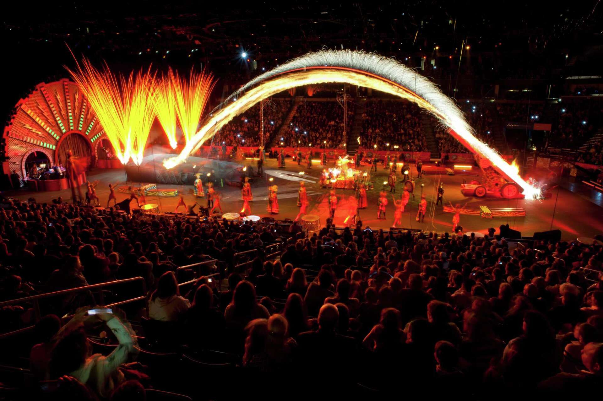 Circus tales: A man, a giant crossbow and fire