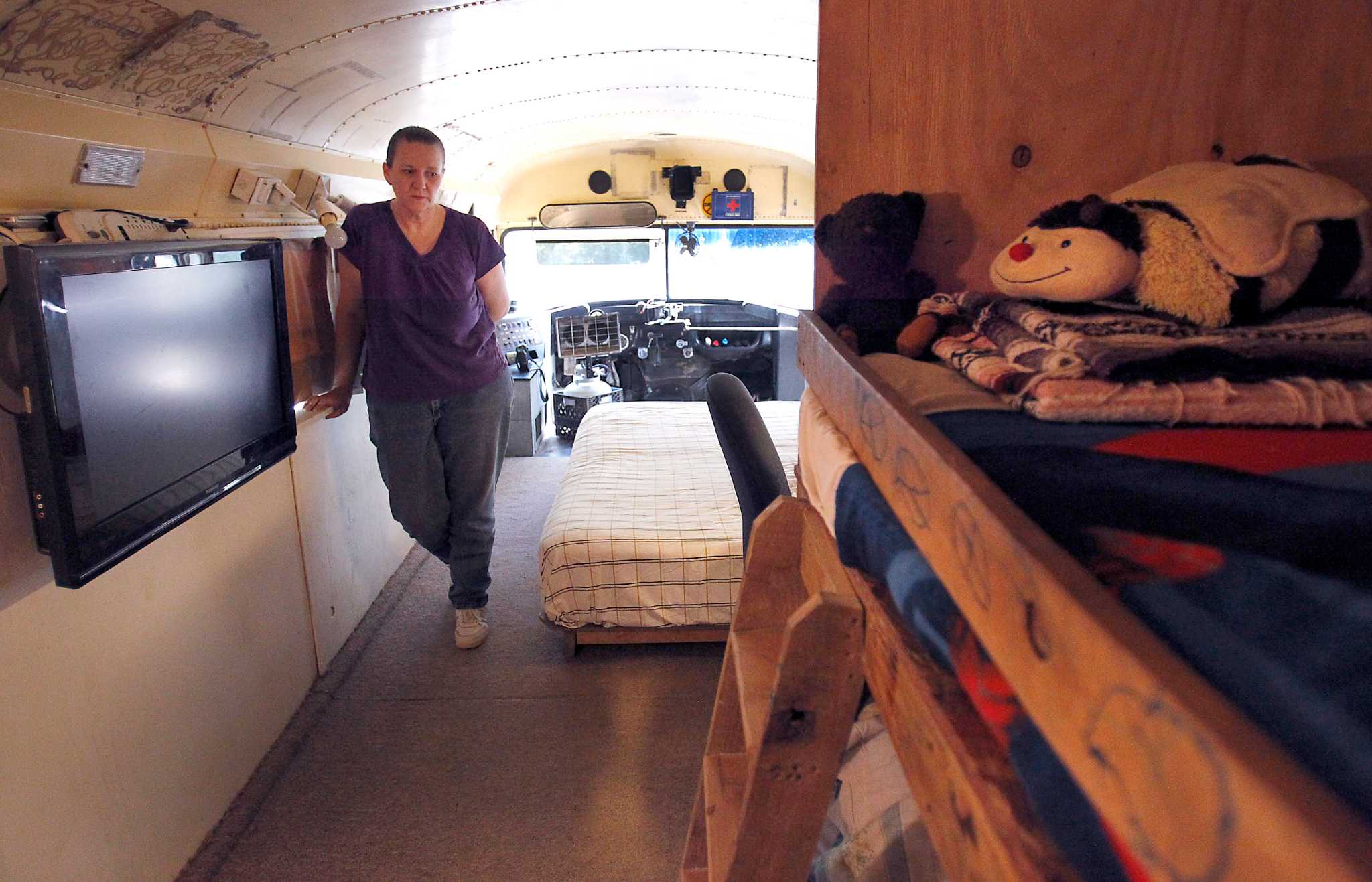 Mom of children who lived in bus fights for custody