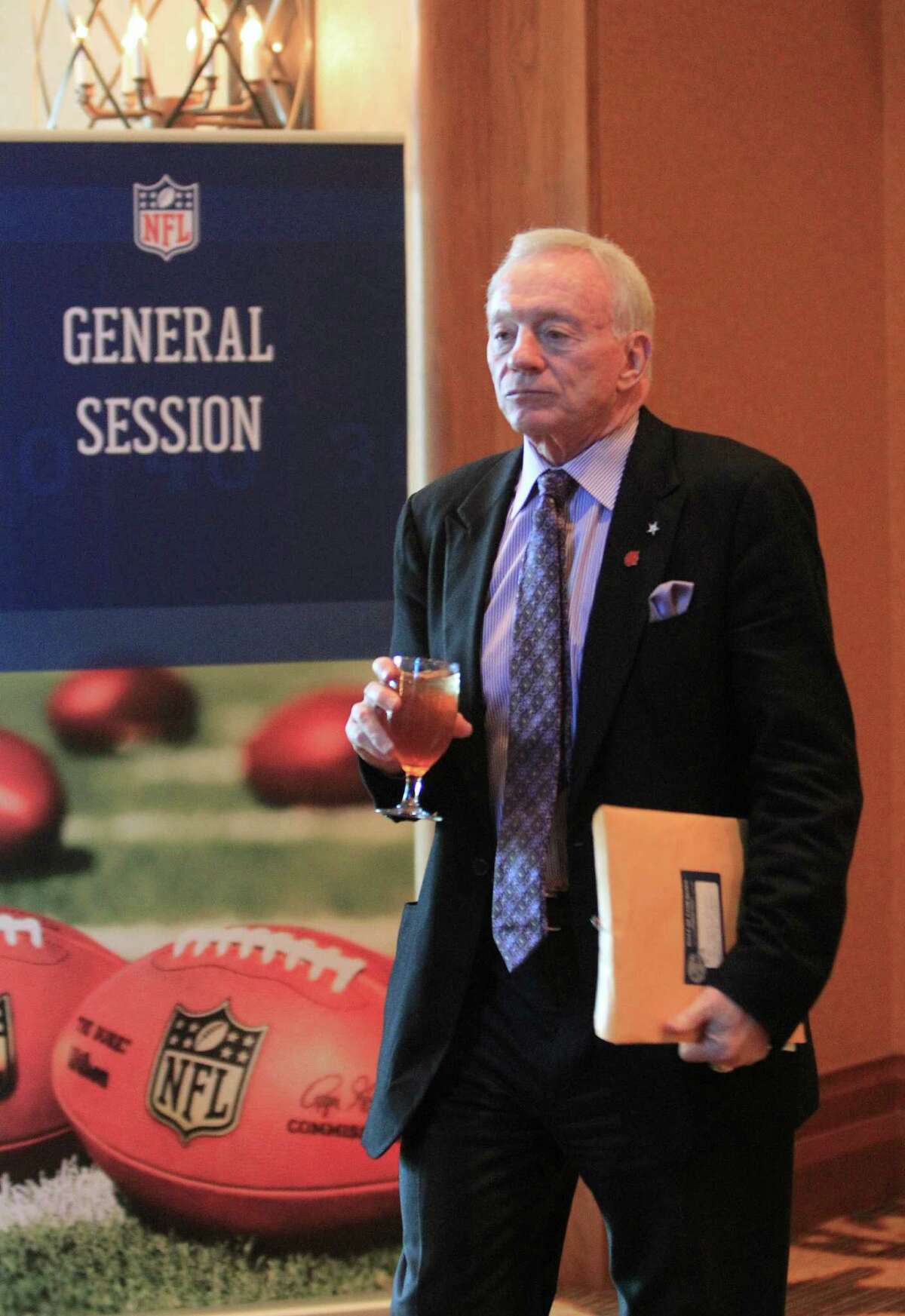 Cowboys owner Jerry Jones inducted into Hall of Fame; Terrell Owens ...