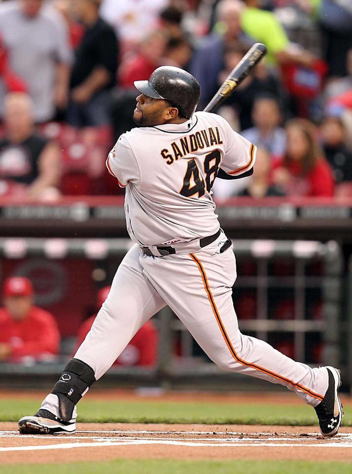 Willie Mays applauds Pablo Sandoval's hit streak