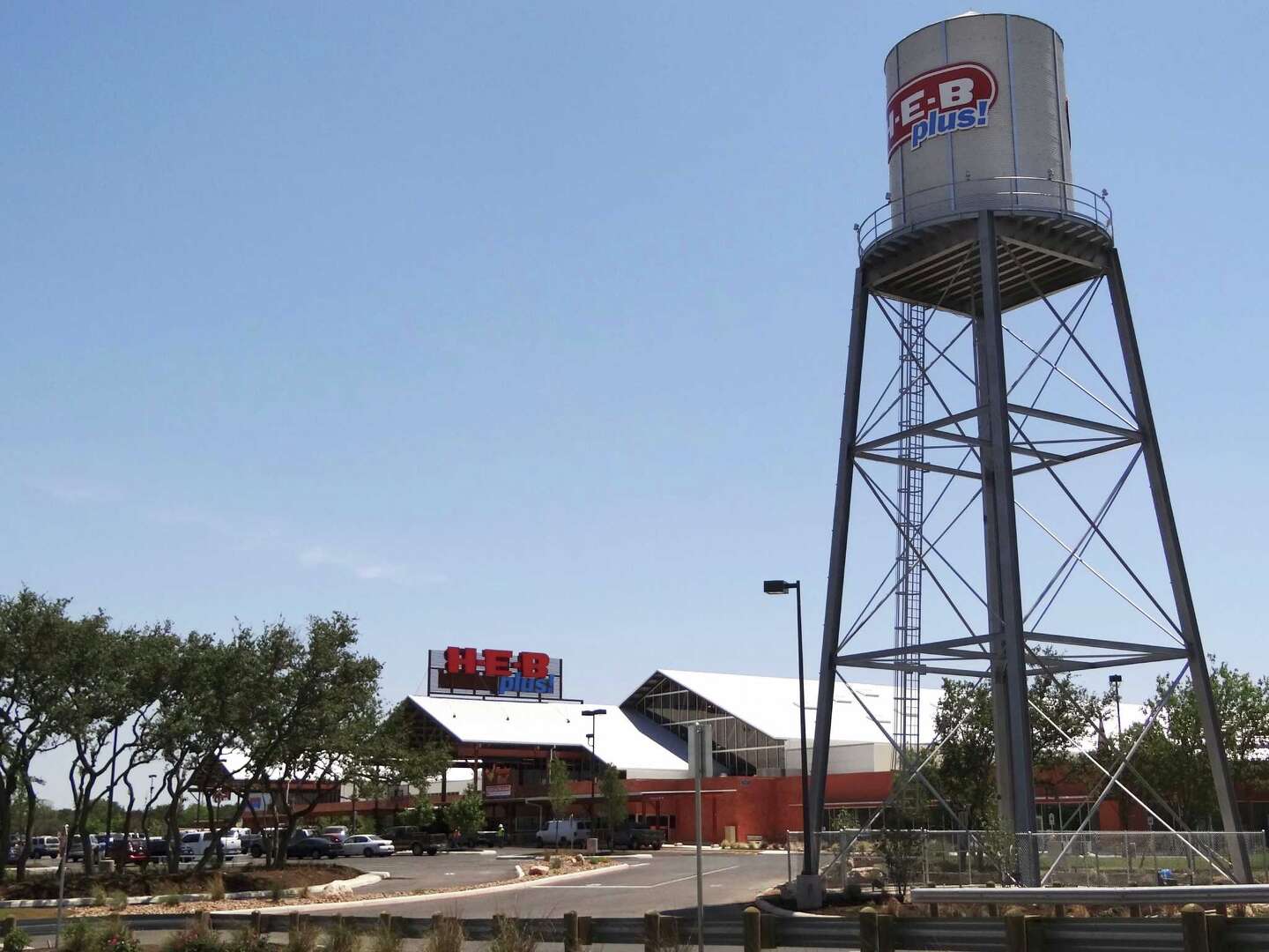 H-E-B's largest store opens in SA