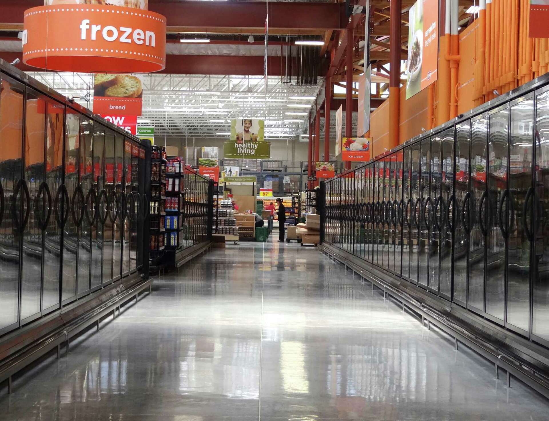 H-E-B's largest store opens in SA