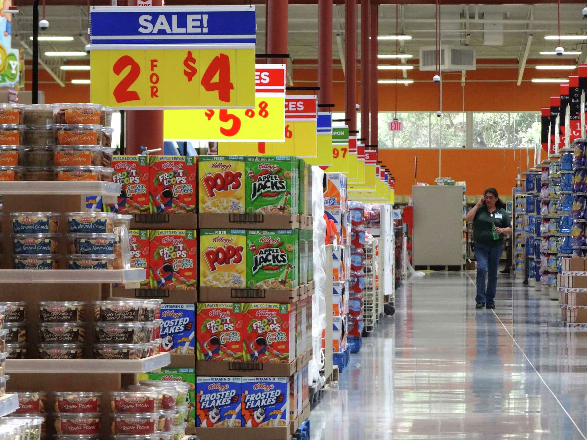 H-E-B's largest store opens in SA
