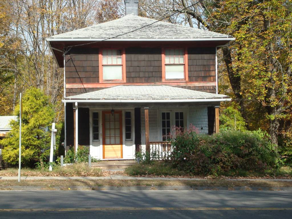 Run-down house could get new life as welcome center
