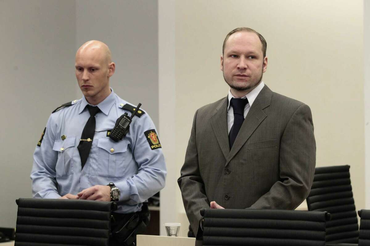 Thousands defy Norway mass killer Breivik in song