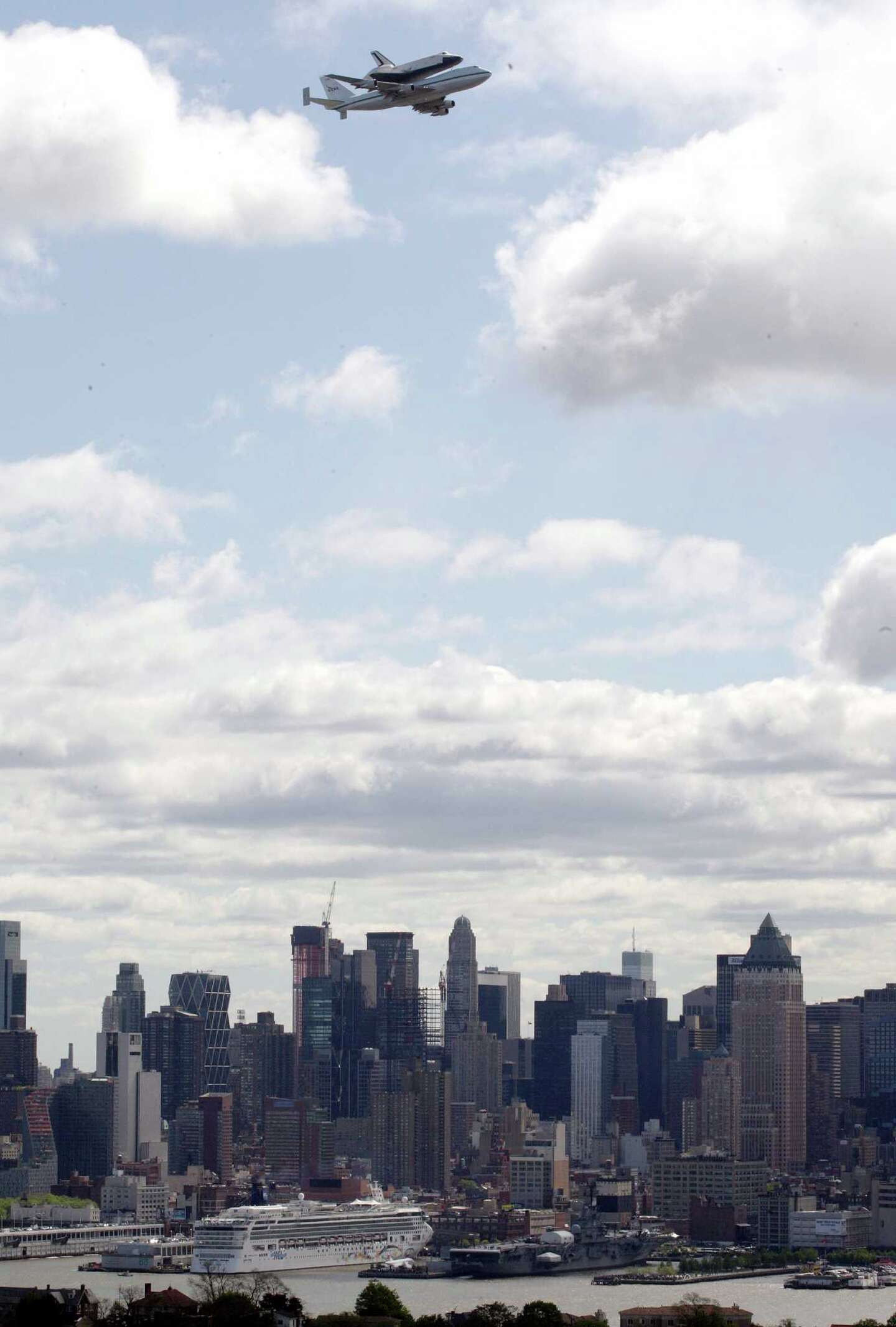 News of the world in photos: Space shuttle takes Manhattan