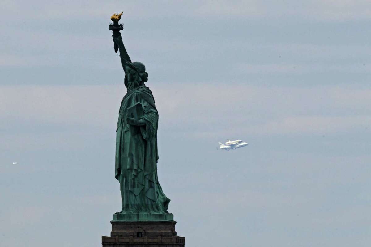 News of the world in photos: Space shuttle takes Manhattan