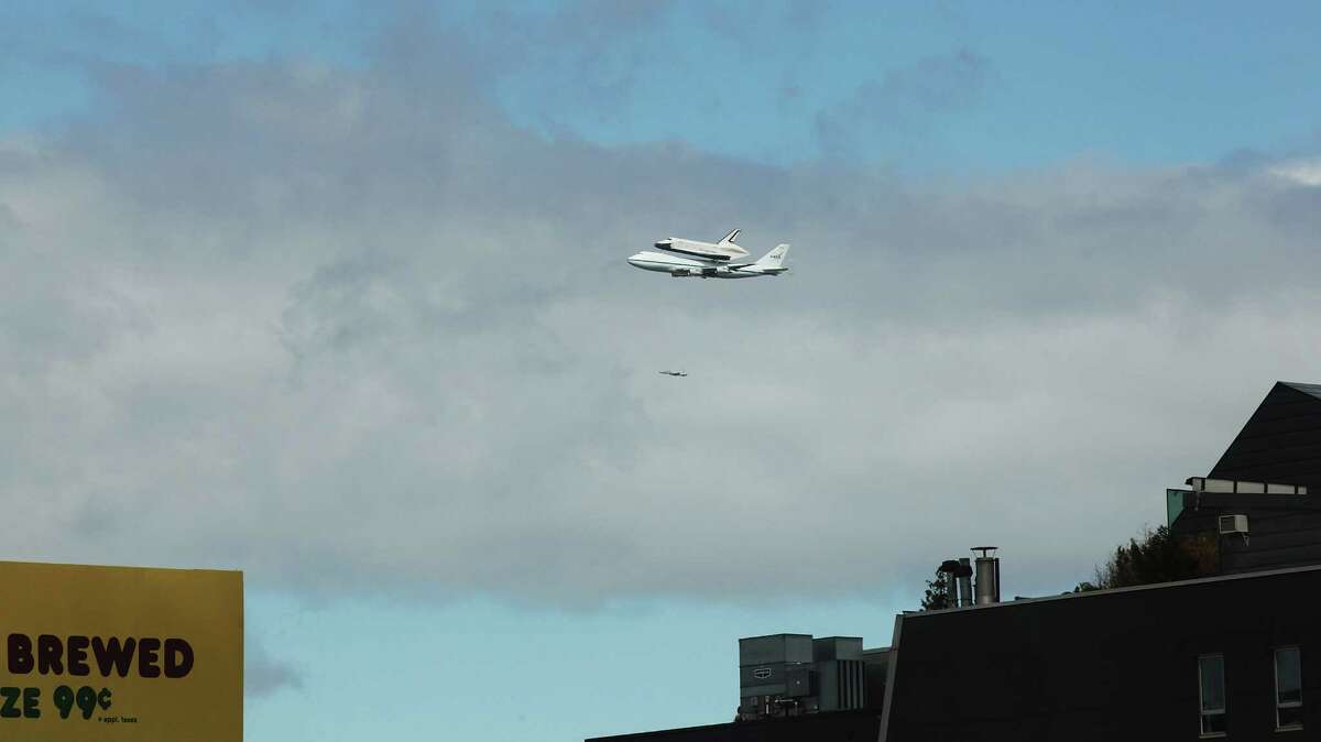 News of the world in photos: Space shuttle takes Manhattan