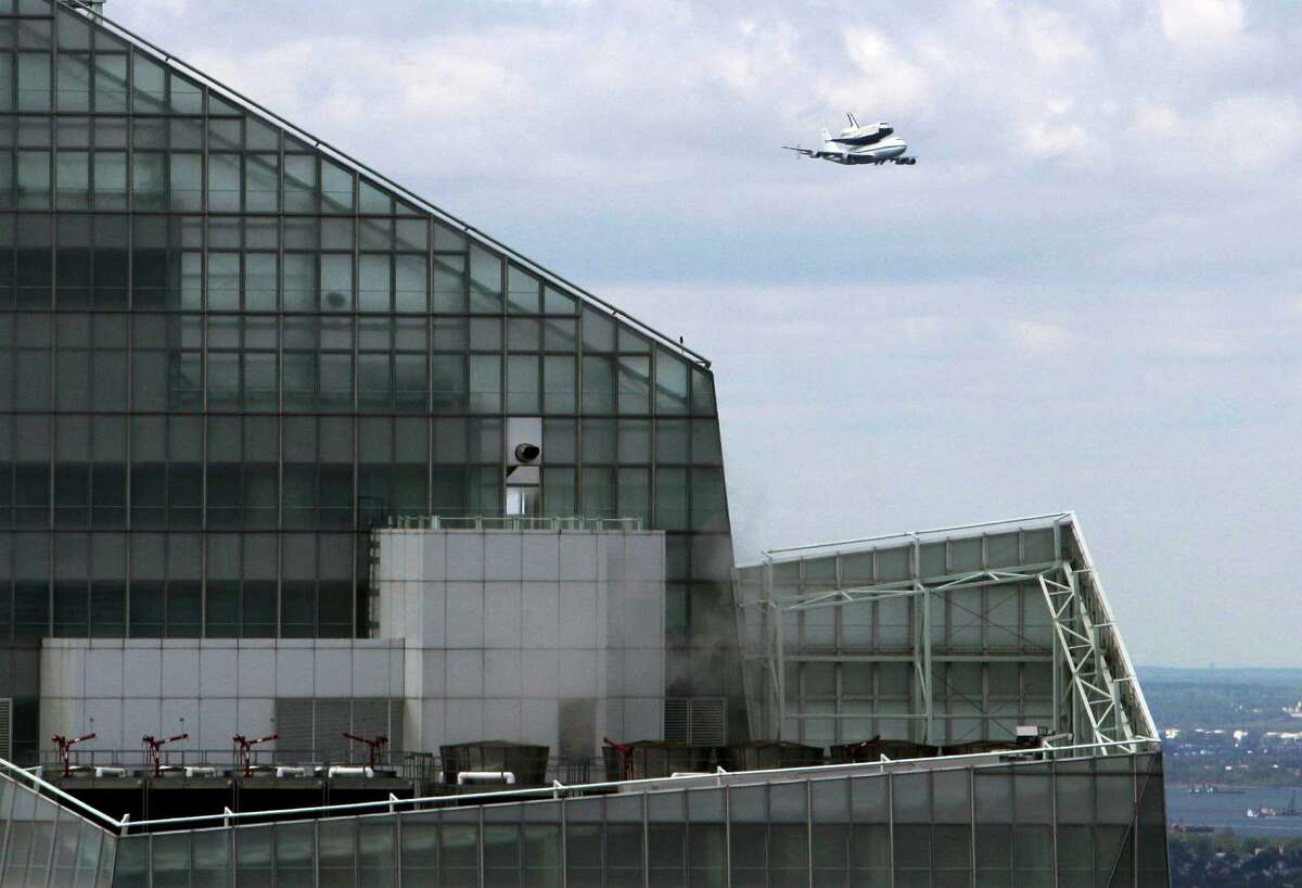 News of the world in photos: Space shuttle takes Manhattan