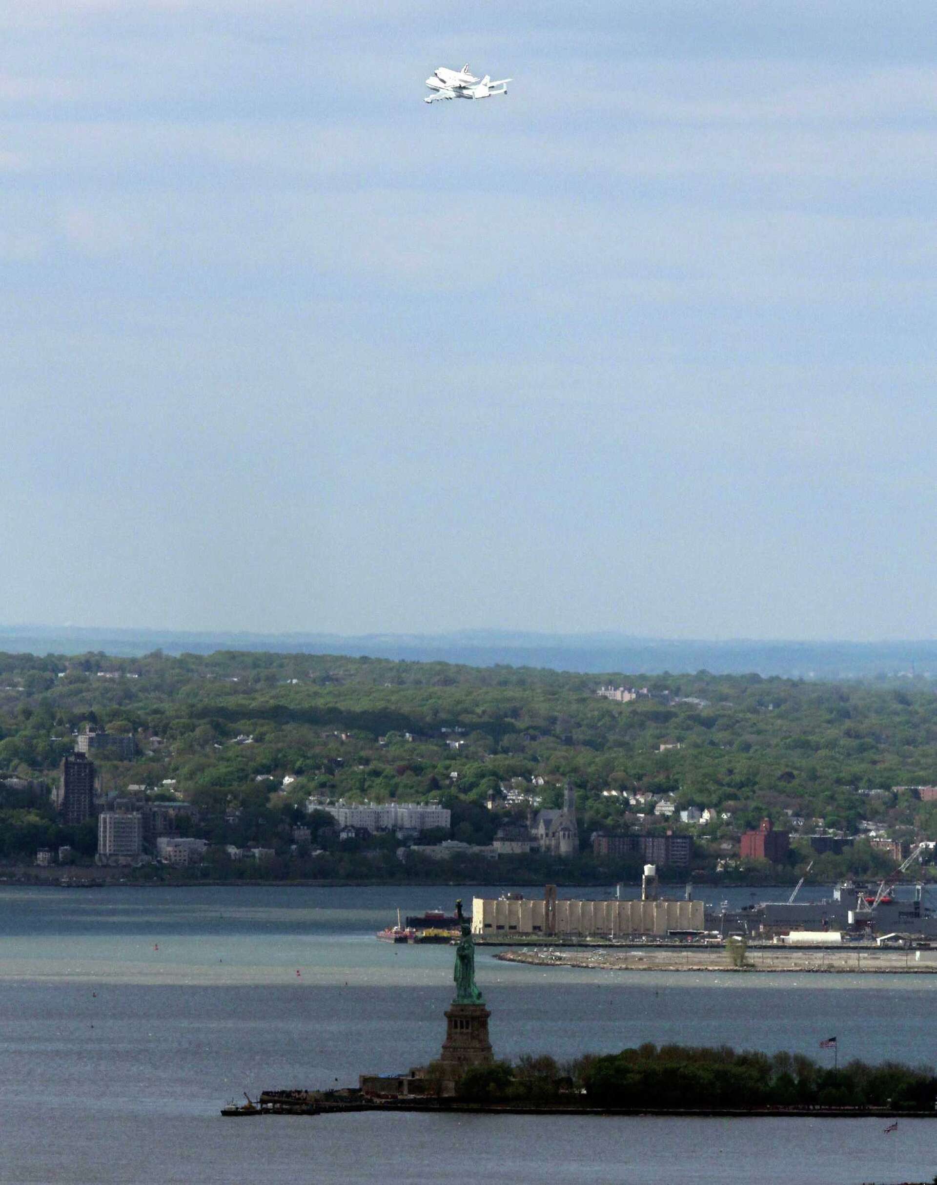 News of the world in photos: Space shuttle takes Manhattan