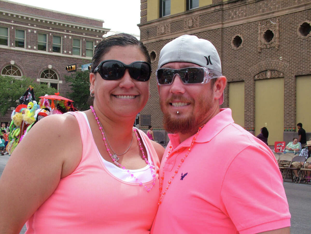 Battle of Flowers: cheers, smiles and families