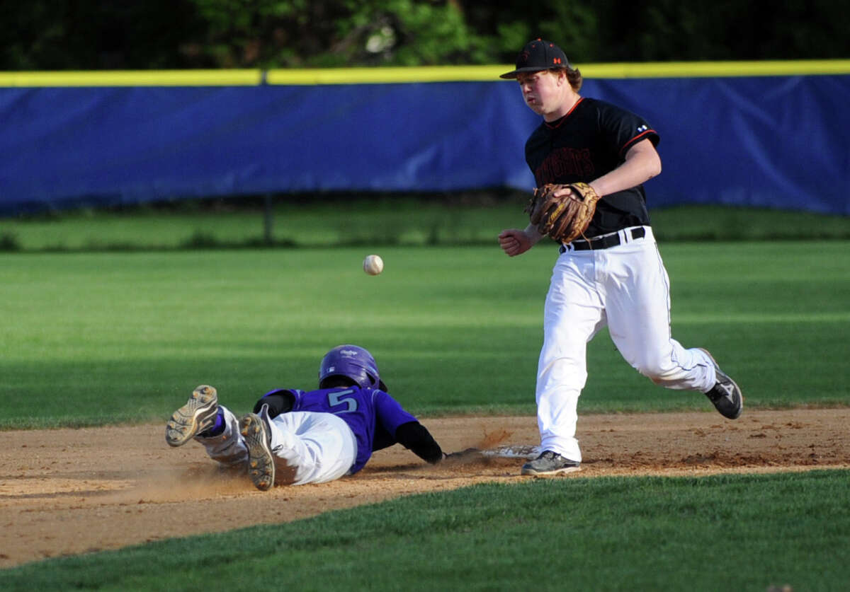 Stamford erupts for seven runs in 8th to topple Westhill