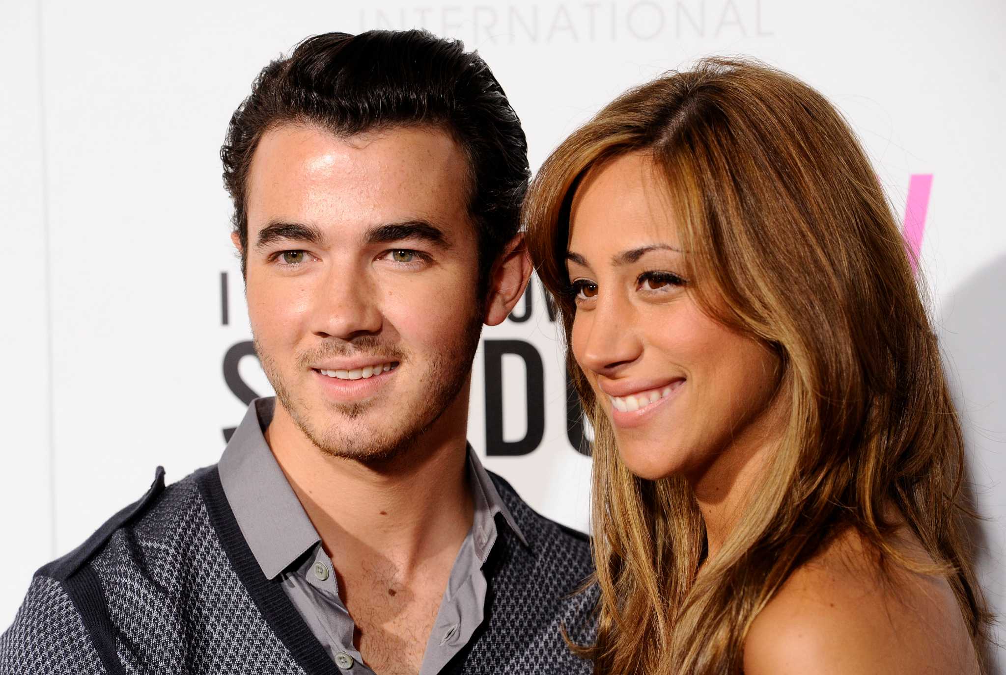 E! Entertainment network plans refurbishing