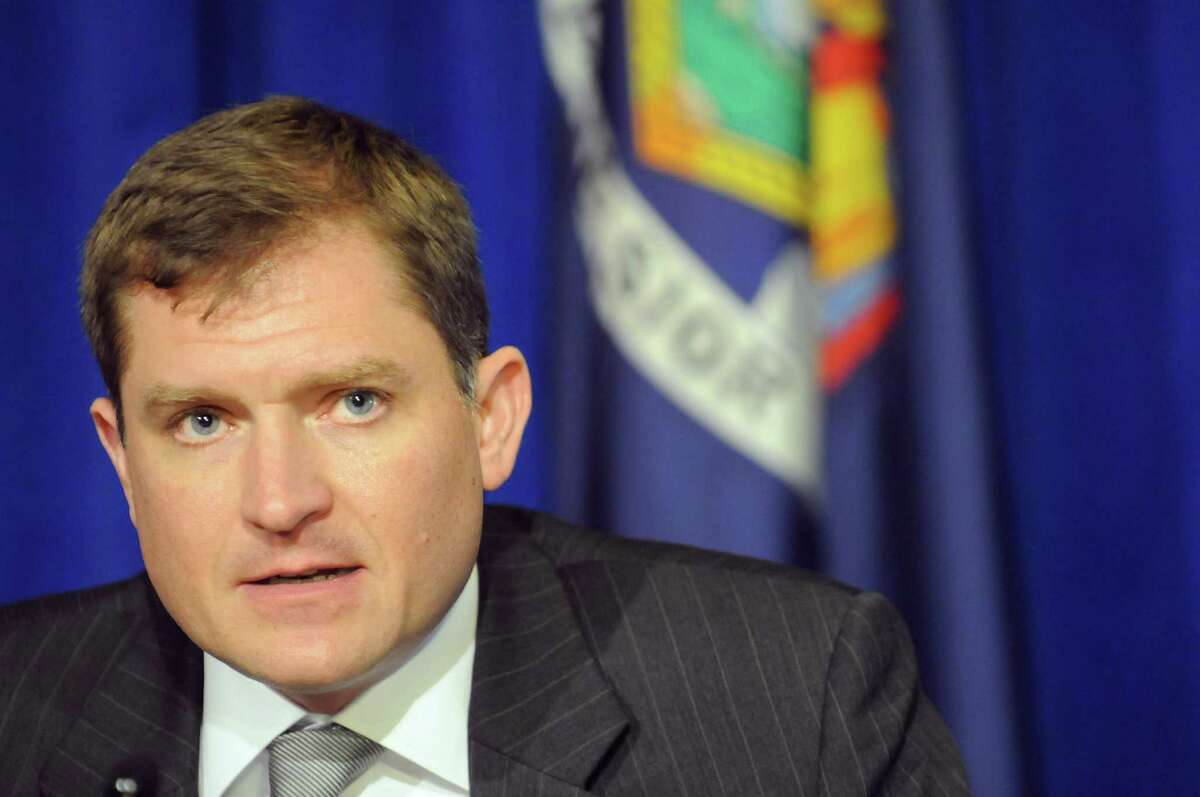 Medicaid rolls soar, costs down