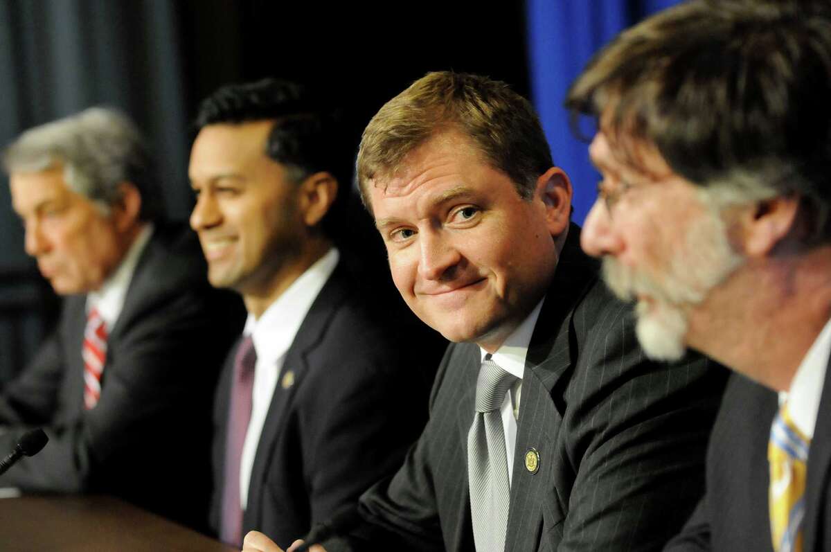 Medicaid rolls soar, costs down